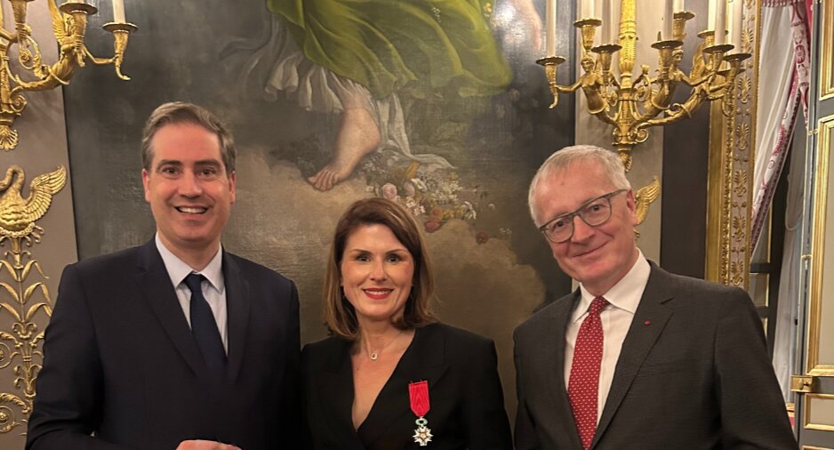 Doris Birkhofer, Présidente de Siemens France, reçoit la Légion d ...